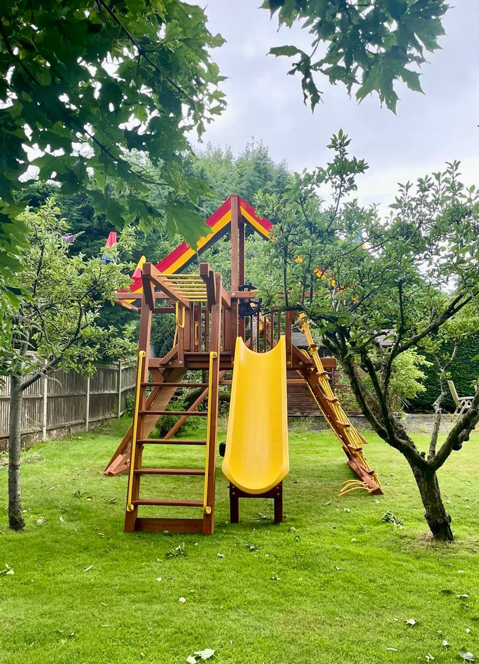 Choosing the Perfect Climbing Frame for Your Kids and Garden - Rainbow Play